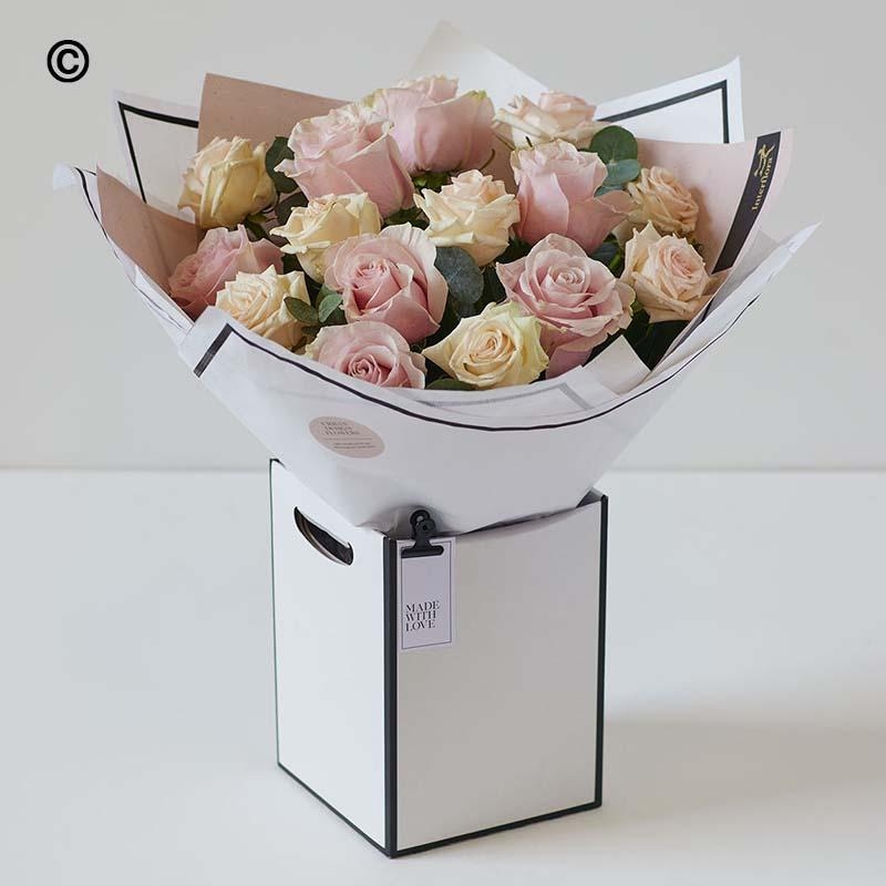 Beautifully Simple flowers – buy online or call 0161 633 5842